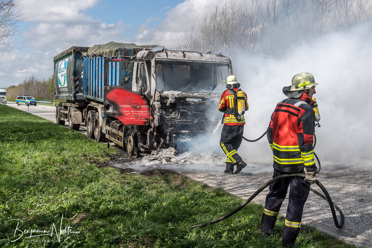 LKW in Flammen – Vollsperrung der L317 | BOS-Inside LKW in Flammen – Vollsperrung der L317 | BOS-Inside